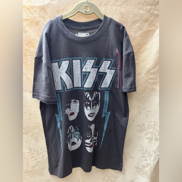 Kiss | Tops | Nwt Kiss Graphic Tshirt Woman Size Xsmalldistressed Look ...